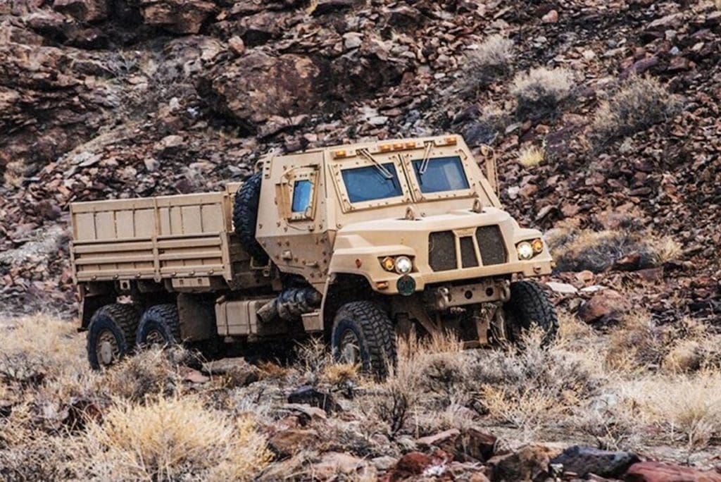 El Ejército de EE.UU. realiza una exitosa prueba de lanzamiento de un camión Oshkosh FMTV A2 ...