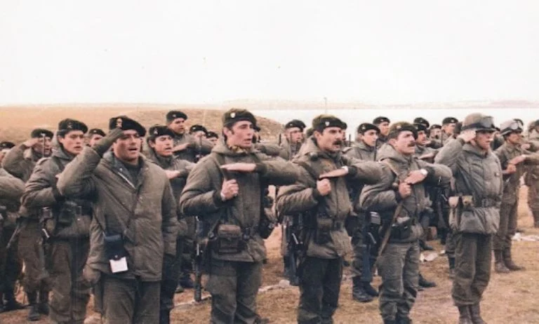 ¡Subordinación y valor, para defender a la Patria! El servicio militar otra vez en debate