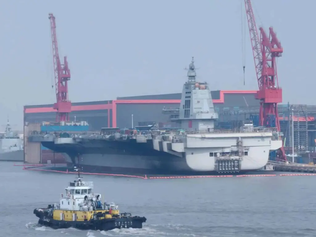 The Fujian aircraft carrier of the Chinese Navy is reportedly making ...