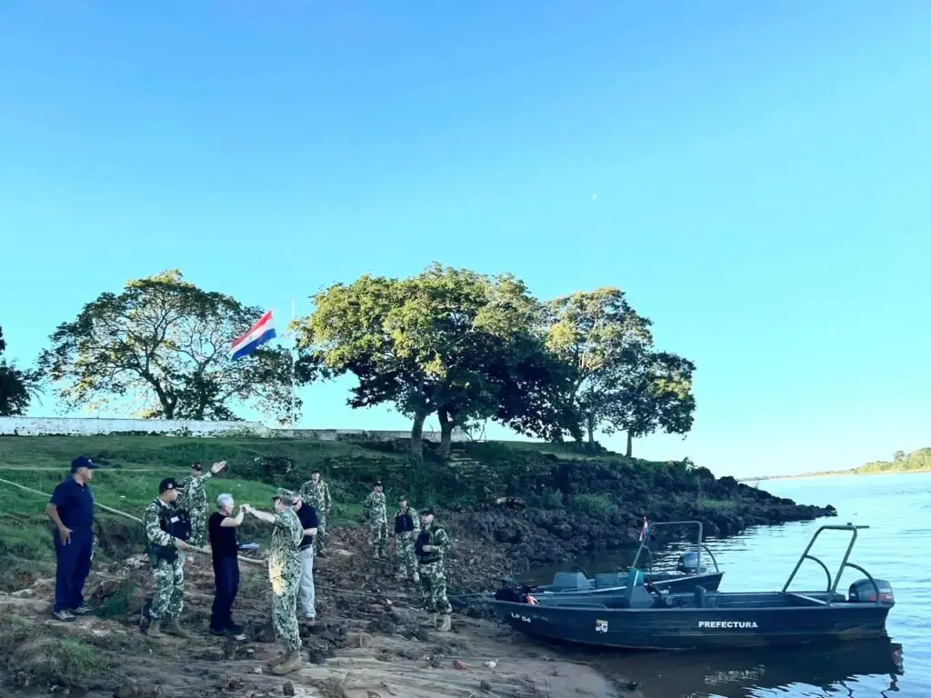 Two officials from the Paraguayan Navy will participate in the Southern ...