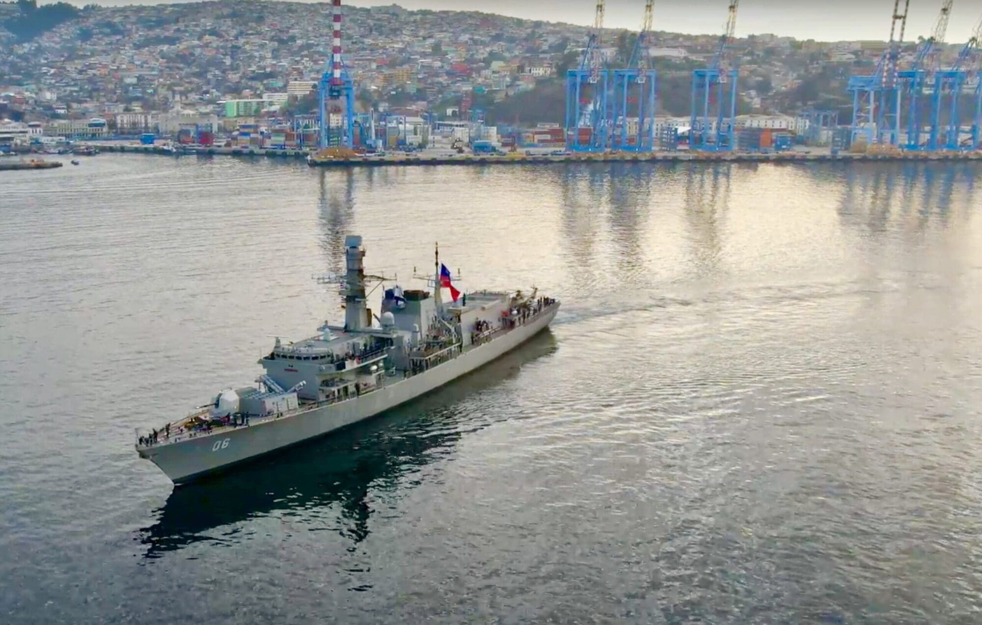 La Armada de Chile despliega a la fragata Almirante Condell para ...