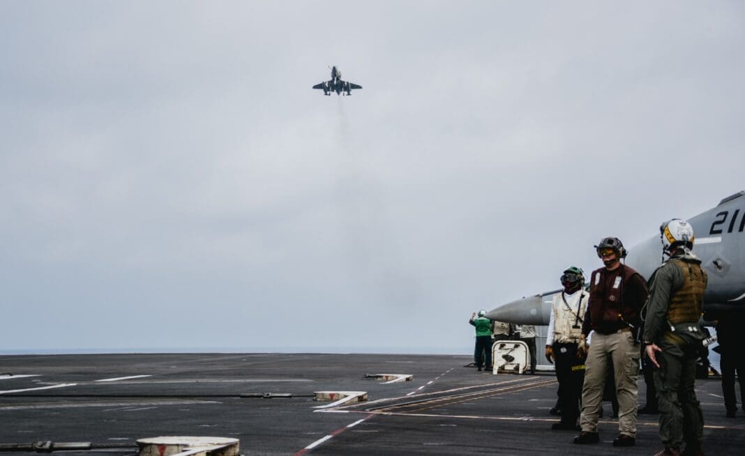 The Brazilian Navy's AF-1 Skyhawks trained with the aircraft carrier ...