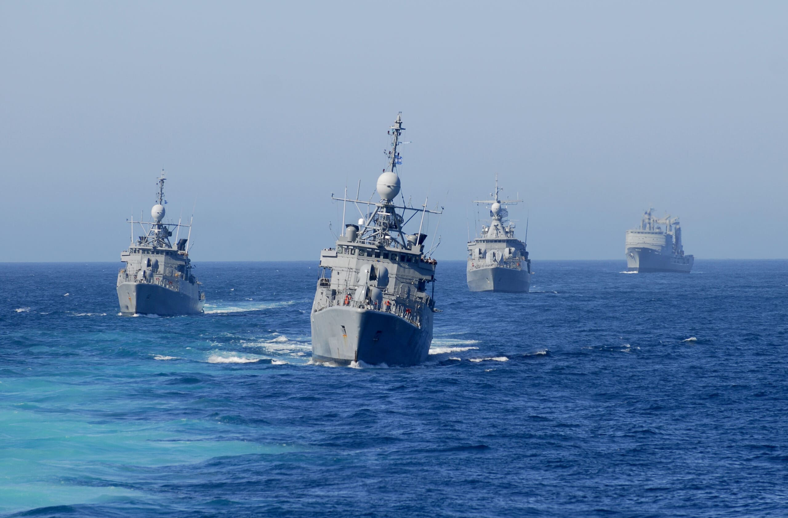 Por falta de iniciativa del Ministerio de Defensa, peligra la participación de la Armada ...