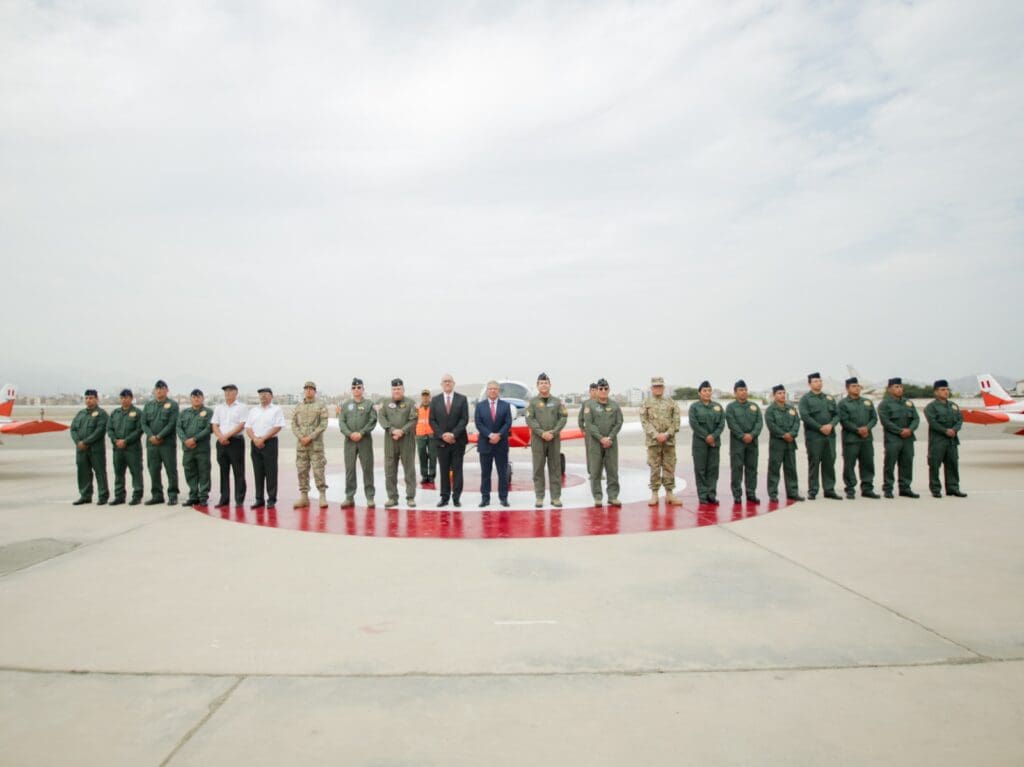 La Fuerza Aérea del Perú incorpora un nuevo Alarus CH-2000 ensamblado ...
