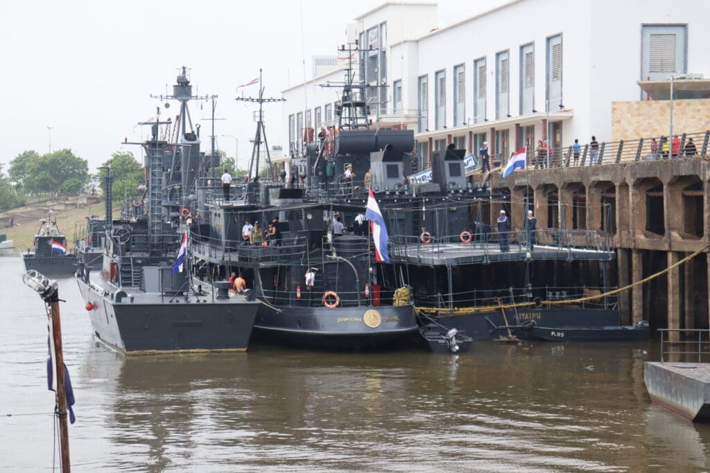 La Armada Paraguaya realiza exhibición de su flota de guerra en el ...