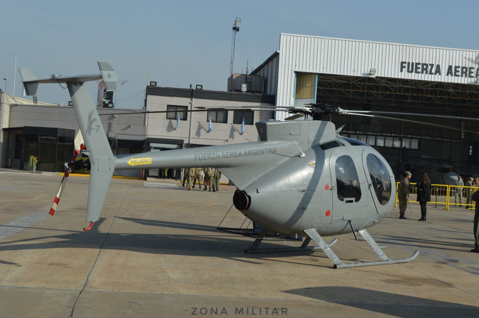 Cobertura - Presentación oficial del primer helicóptero Hughes 500 ...