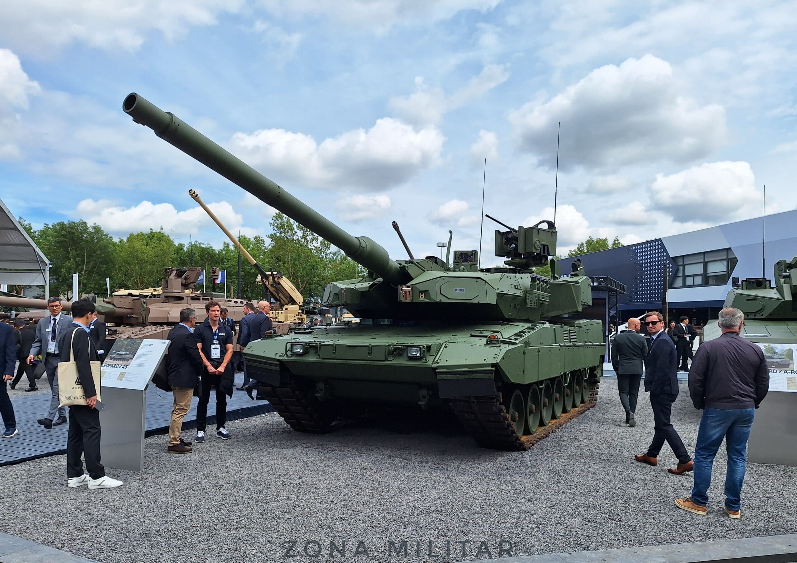 ZM en Eurosatory - KNDS presenta a los nuevos Leopard 2A8 y 2 A-RC 3.0 junto a los Leclerc XLR y ...