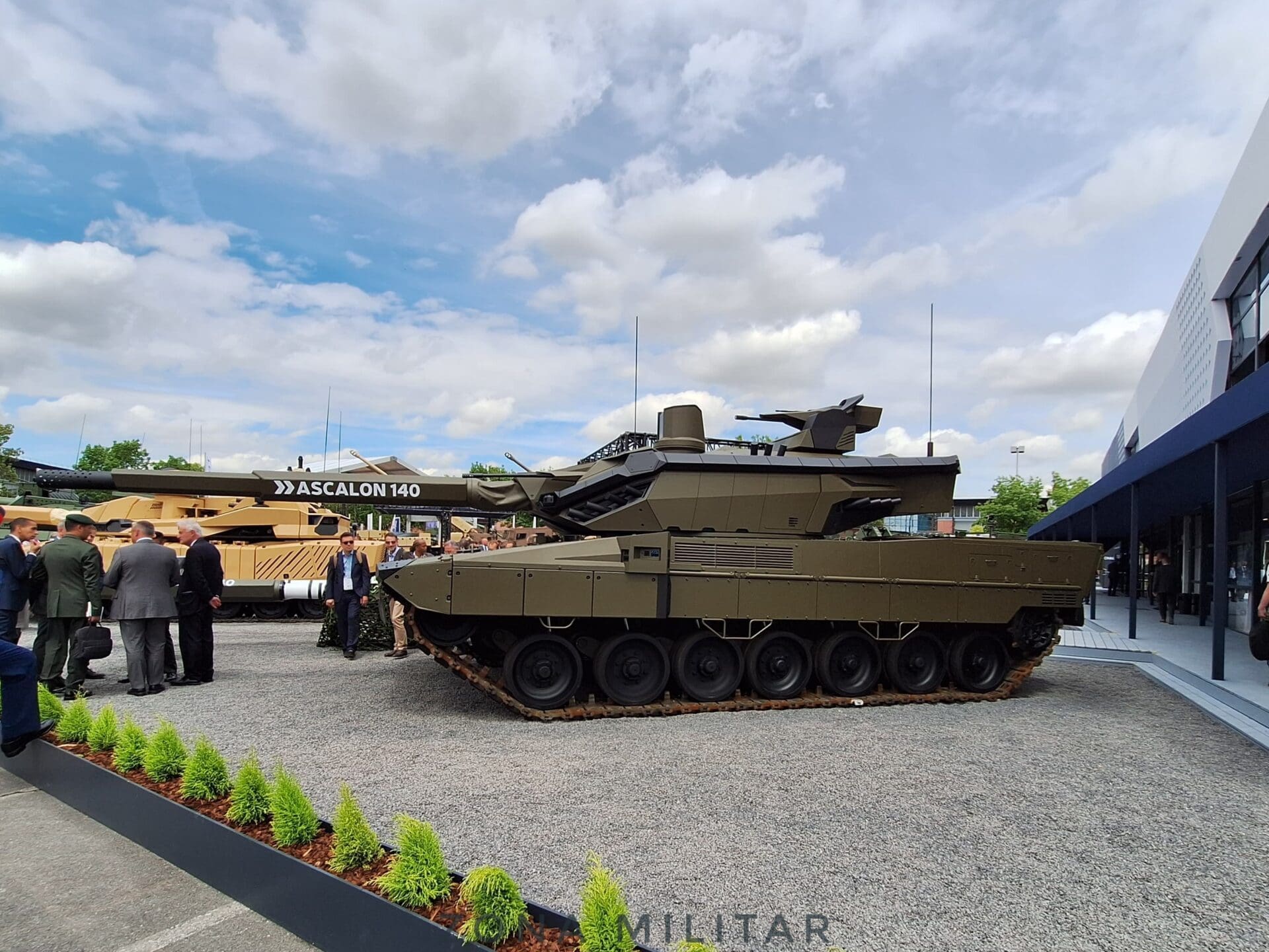 ZM en Eurosatory - KNDS presenta a los nuevos Leopard 2A8 y 2 A-RC 3.0 junto a los Leclerc XLR y ...