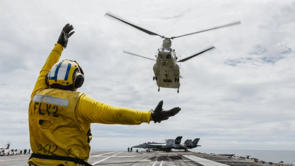 A U.S. Army CH-47F Chinook operated from the USS George Washington ...