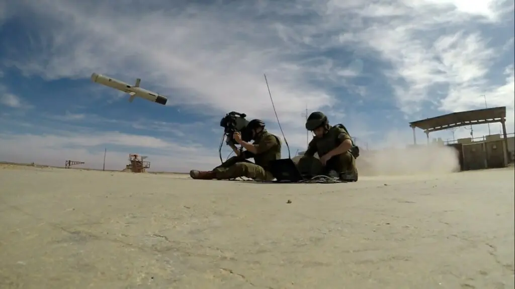 Spike LR2: an option to incorporate new anti-tank missiles for the ...