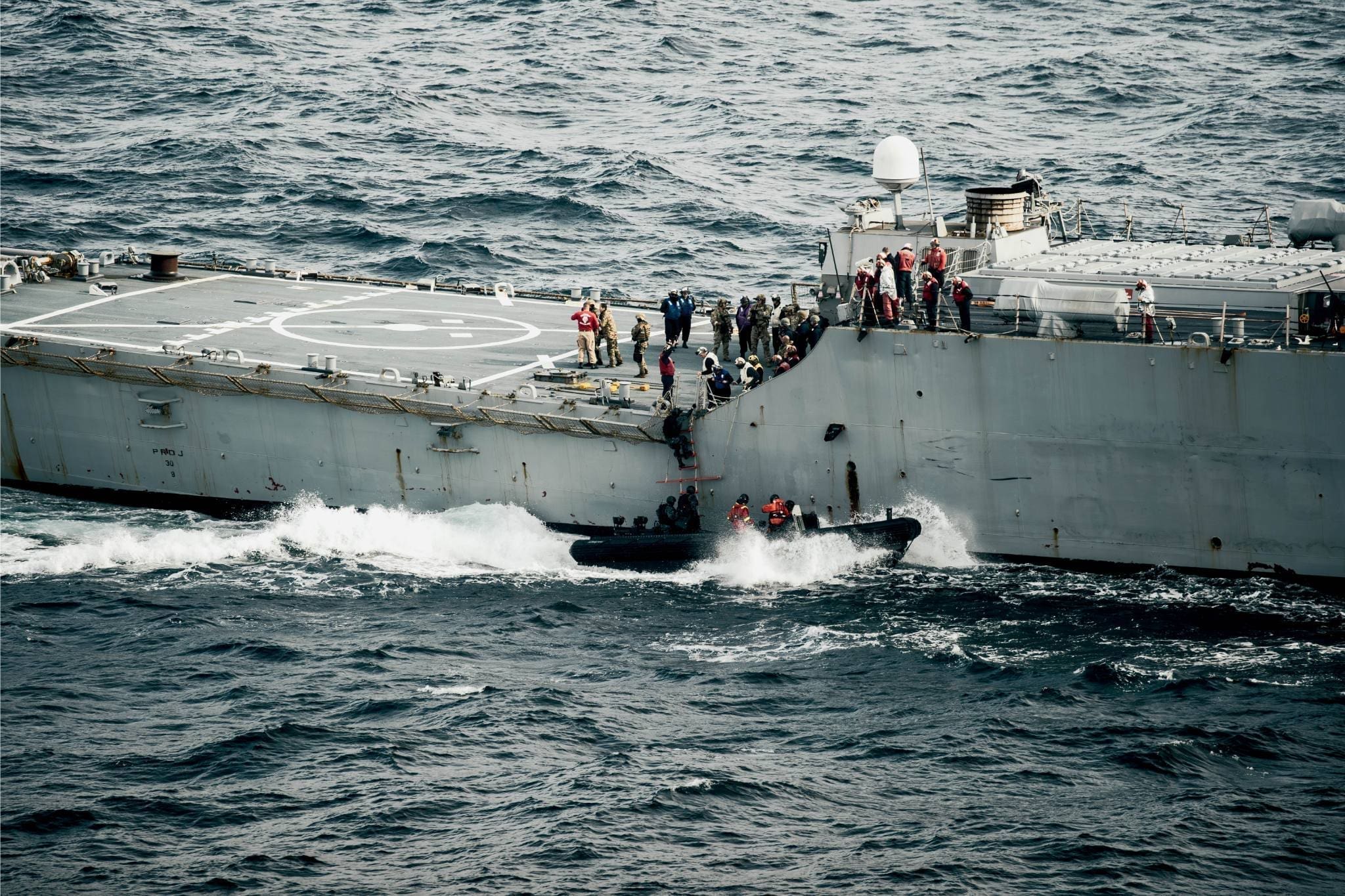 Efectivos de la Agrupacion Buzos Tácticos y del DVRC de la Armada ...