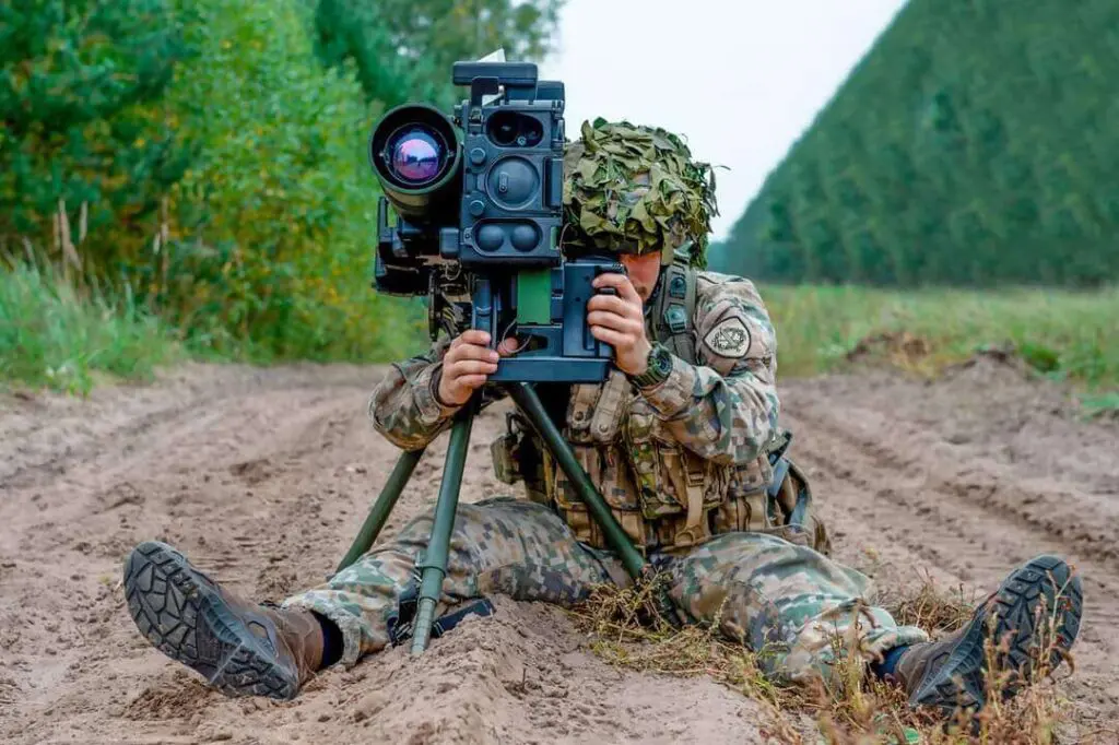 Spike LR2: an option to incorporate new anti-tank missiles for the ...