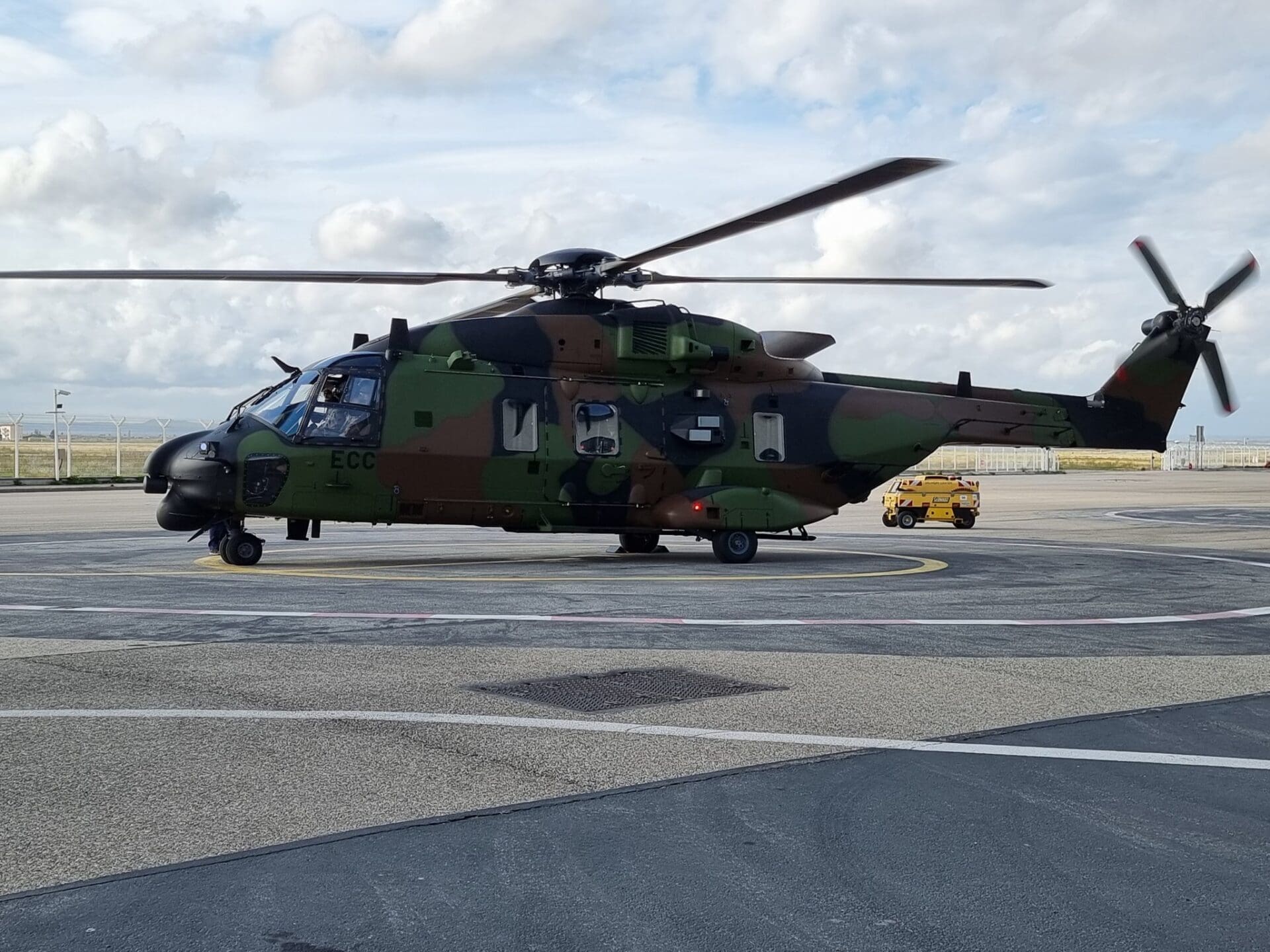 Comienzan las pruebas de vuelo del nuevo helicóptero NH90 de operaciones especiales del Ejército ...