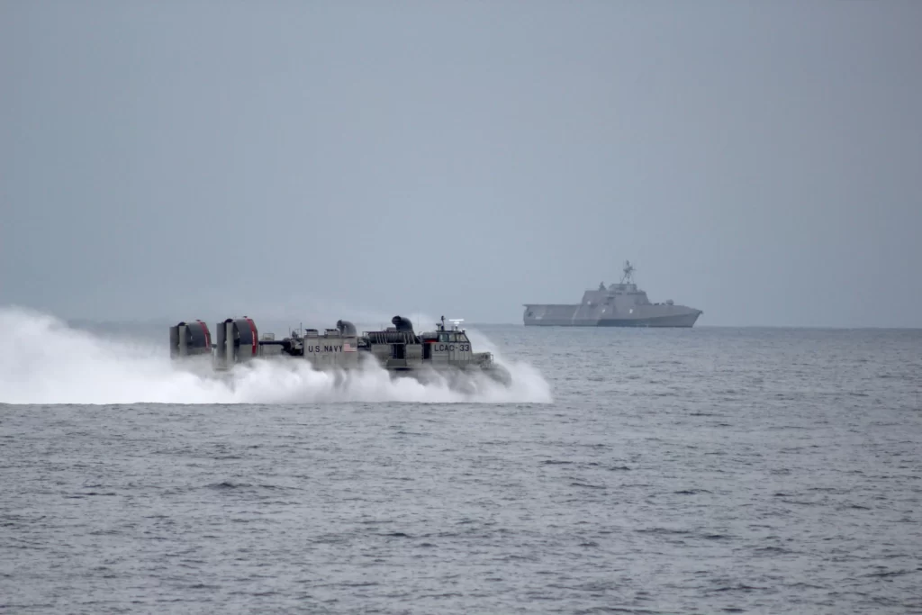 The U.S Navy receives a new LCAC hovercraft to enhance its amphibious ...