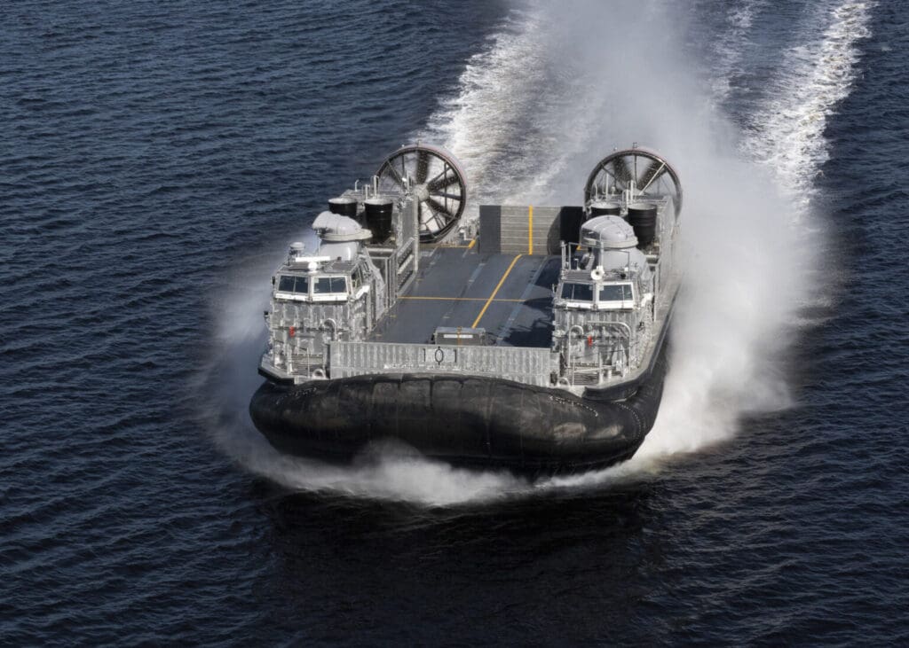 The U.S Navy receives a new LCAC hovercraft to enhance its amphibious ...