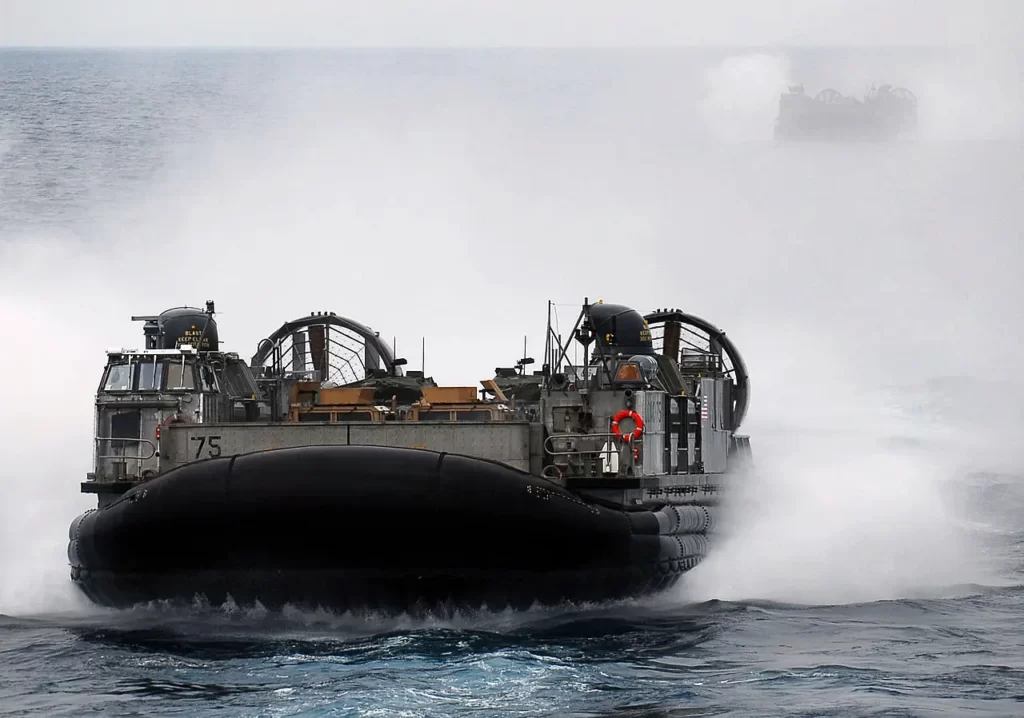 The U.S Navy receives a new LCAC hovercraft to enhance its amphibious ...