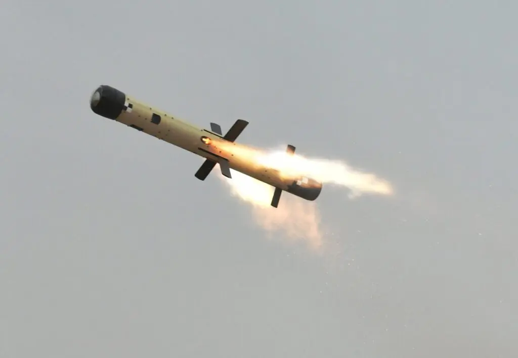 Spike LR2: an option to incorporate new anti-tank missiles for the ...