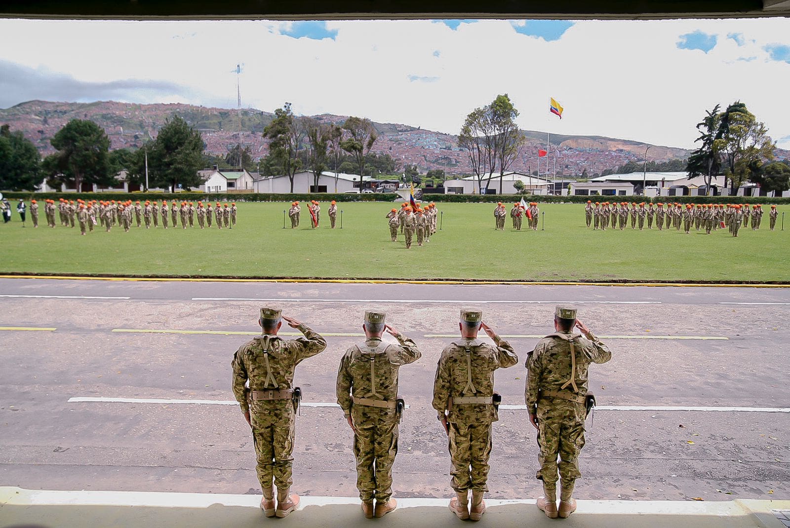 Ascensos y nuevos oficiales para las Fuerzas Armadas de Colombia