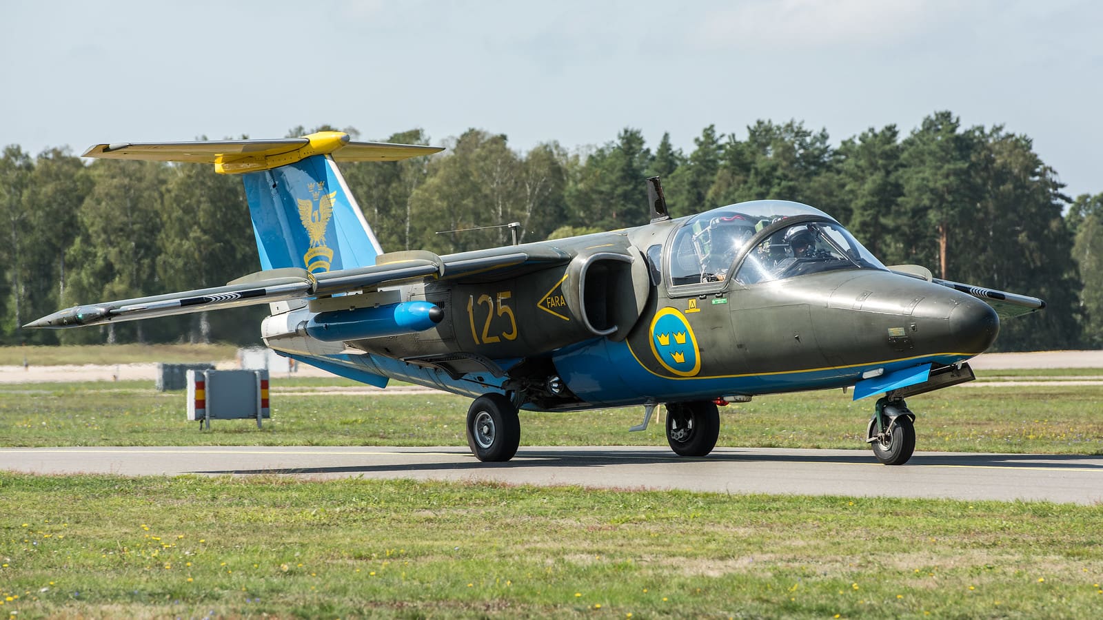 La Fuerza Aérea de Suecia retira a sus antiguos entrenadores Saab 105 ...