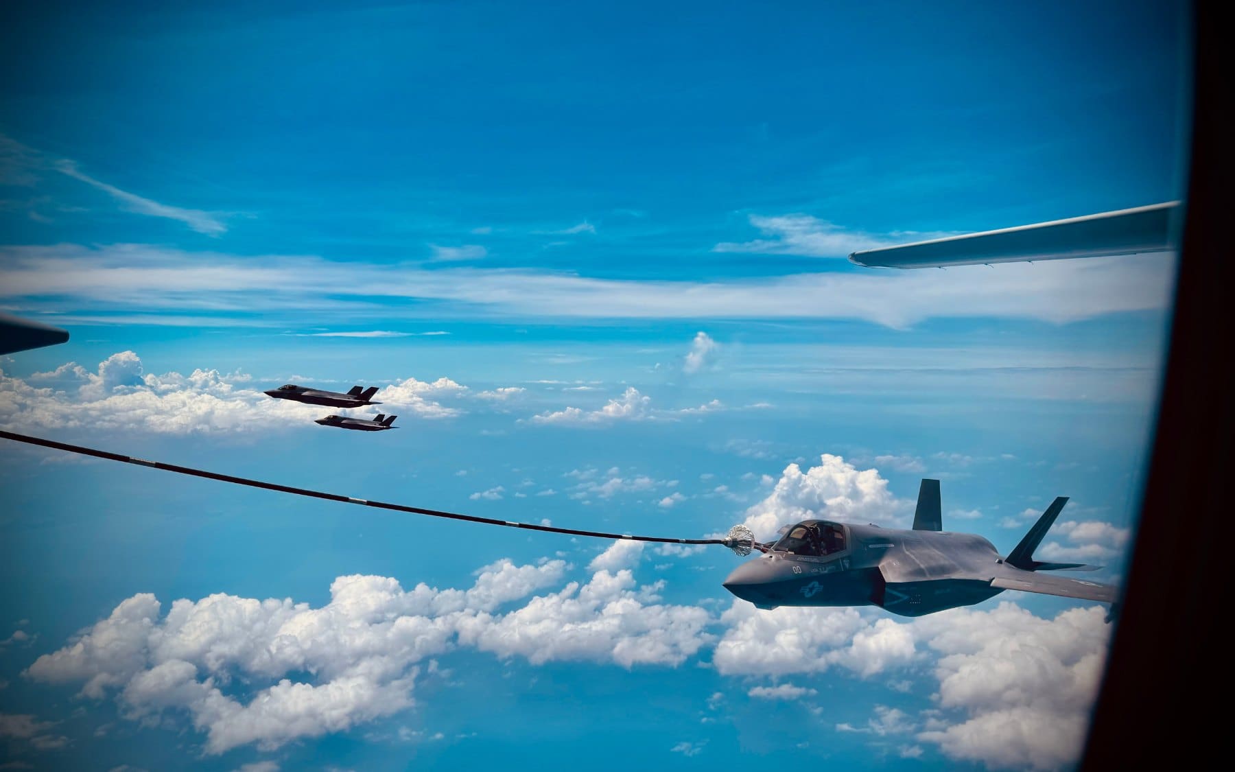 Cazas F-35B del Cuerpo de Marines de EE.UU. realizaron el lanzamiento de bombas guiadas JDAM en ...