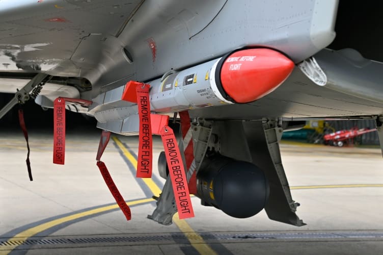 Los cazas Eurofighter del Ejército del Aire español realizan el primer ...