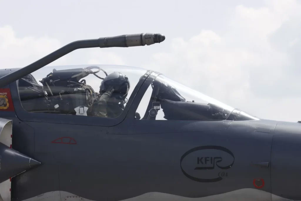 The Colombian Air Force's Kfir jets conducted exercises with the F/A-18 ...