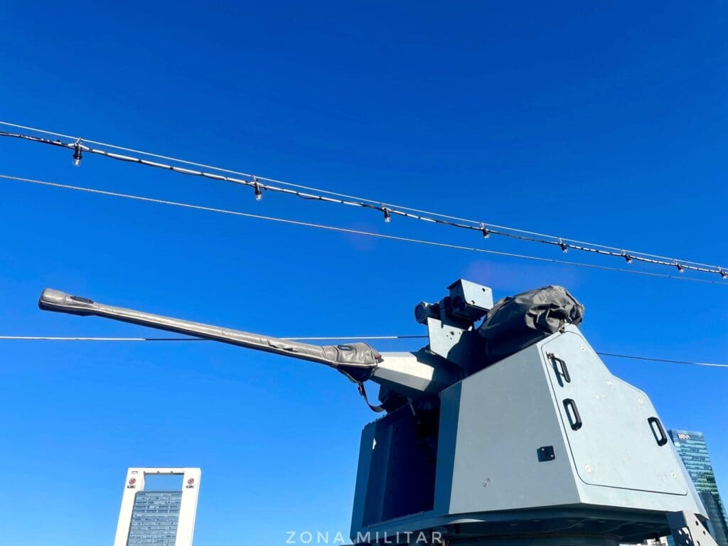 Galería - Recorrido por los buques de la Armada Argentina abiertos al público en el Apostadero ...