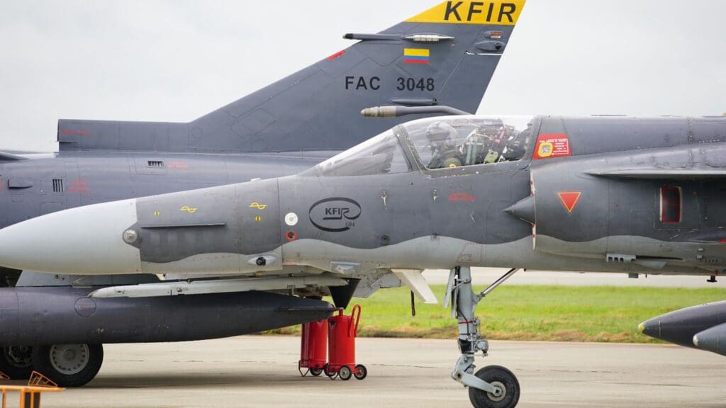 Los Kfir de la Fuerza Aérea Colombiana se ejercitaron con los F/A-18 Super Hornet del ...