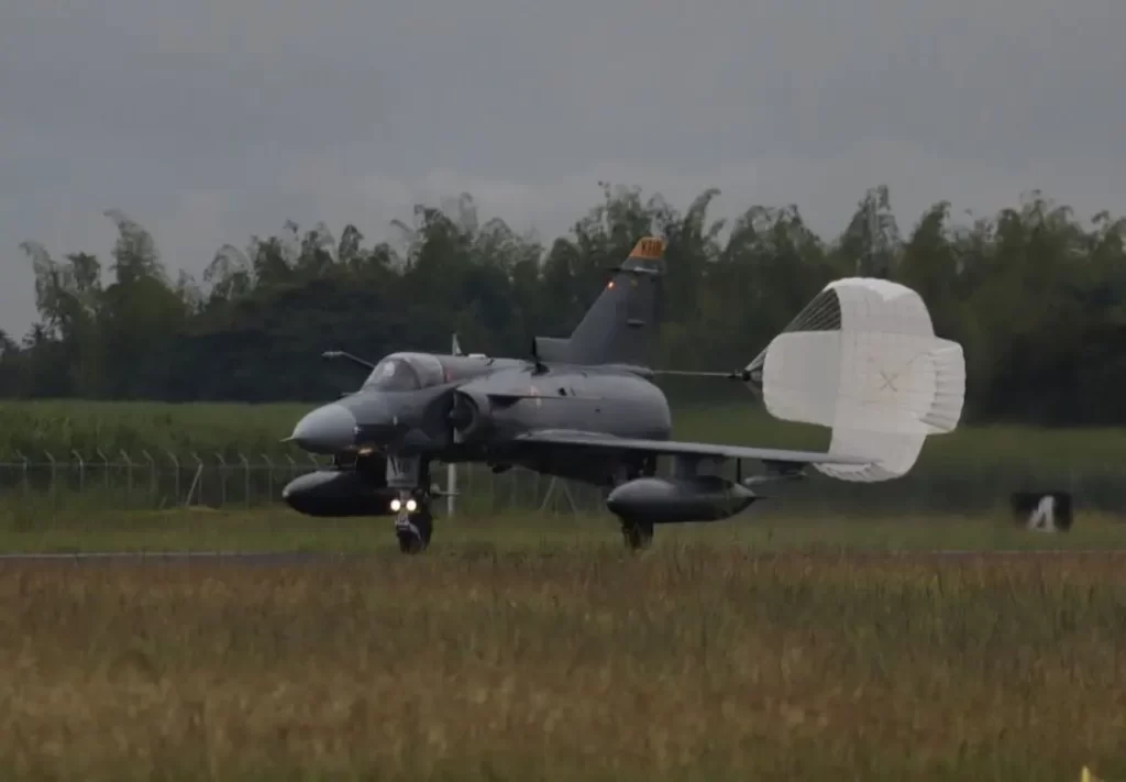 The Colombian Air Force's Kfir jets conducted exercises with the F/A-18 ...