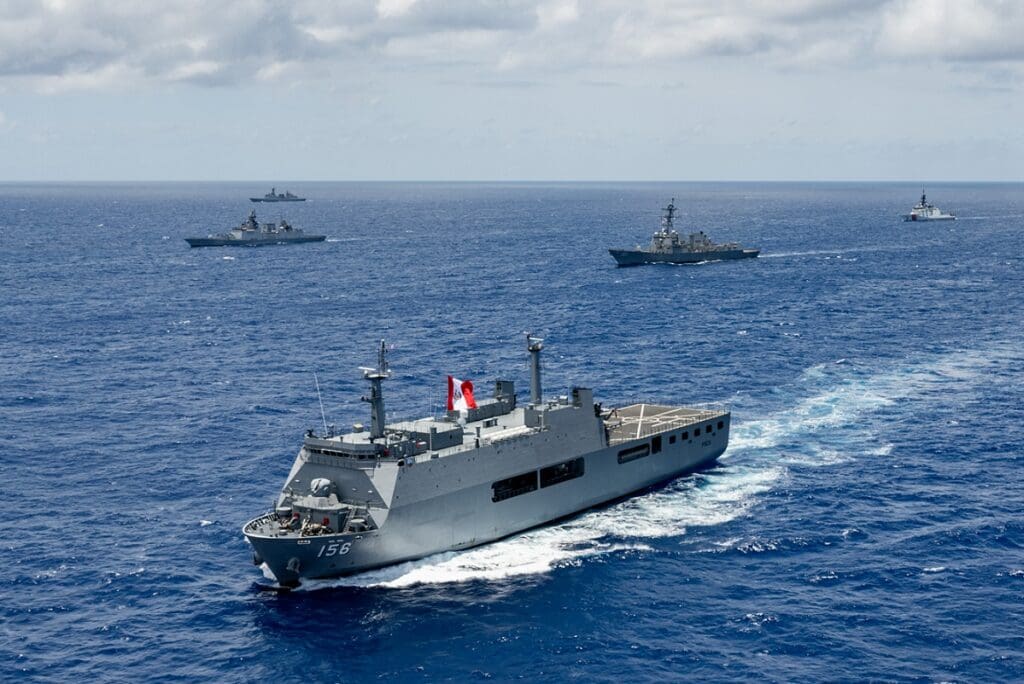 El buque multipropósito B.A.P. "Pisco" de la Marina de Guerra del Perú ...