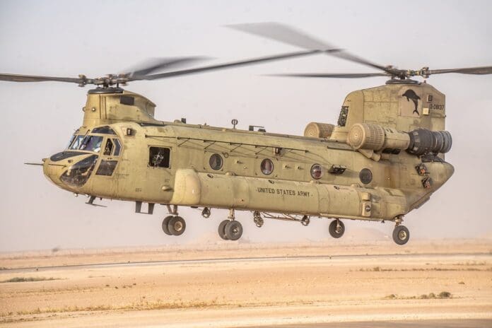 Pilotos de la Fuerza Aérea de Alemania completaron su entrenamiento en helicópteros CH-47F ...