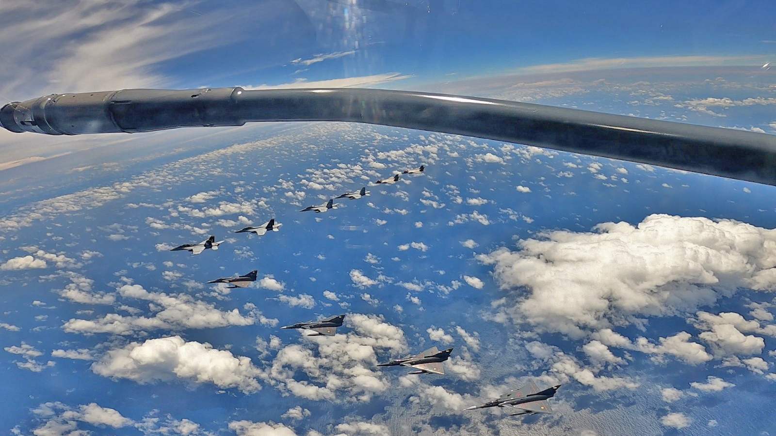 The Colombian Air Force's Kfir jets conducted exercises with the F/A-18 ...