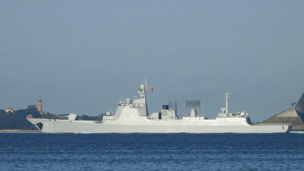 The Type 052D destroyer Jiaozuo of the Chinese Navy arrived at the port ...