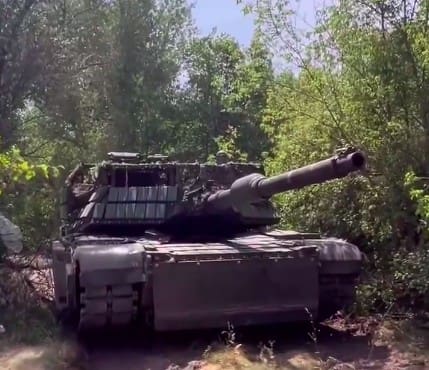 El Ejército ucraniano continúa modificando sus tanques M1A1 SA Abrams para hacer frente los ...