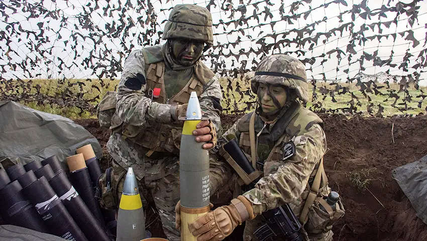 The Argentine Navy's 1st Field Artillery Battalion conducted firing ...