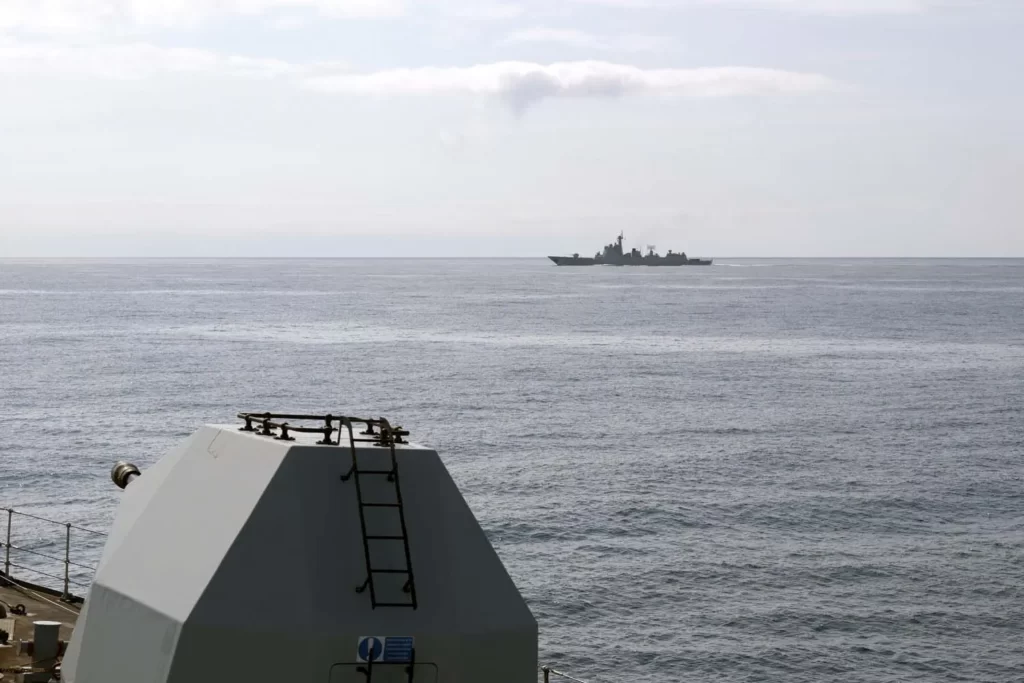 The British frigate HMS Richmond escorted a Type 055 destroyer and a ...