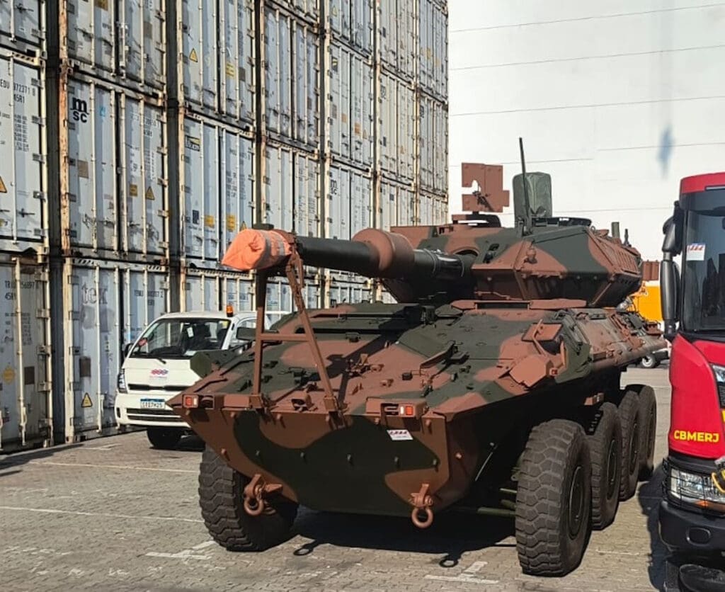 Exército Brasileira recebe primeiro protótipo do Centauro II para testes