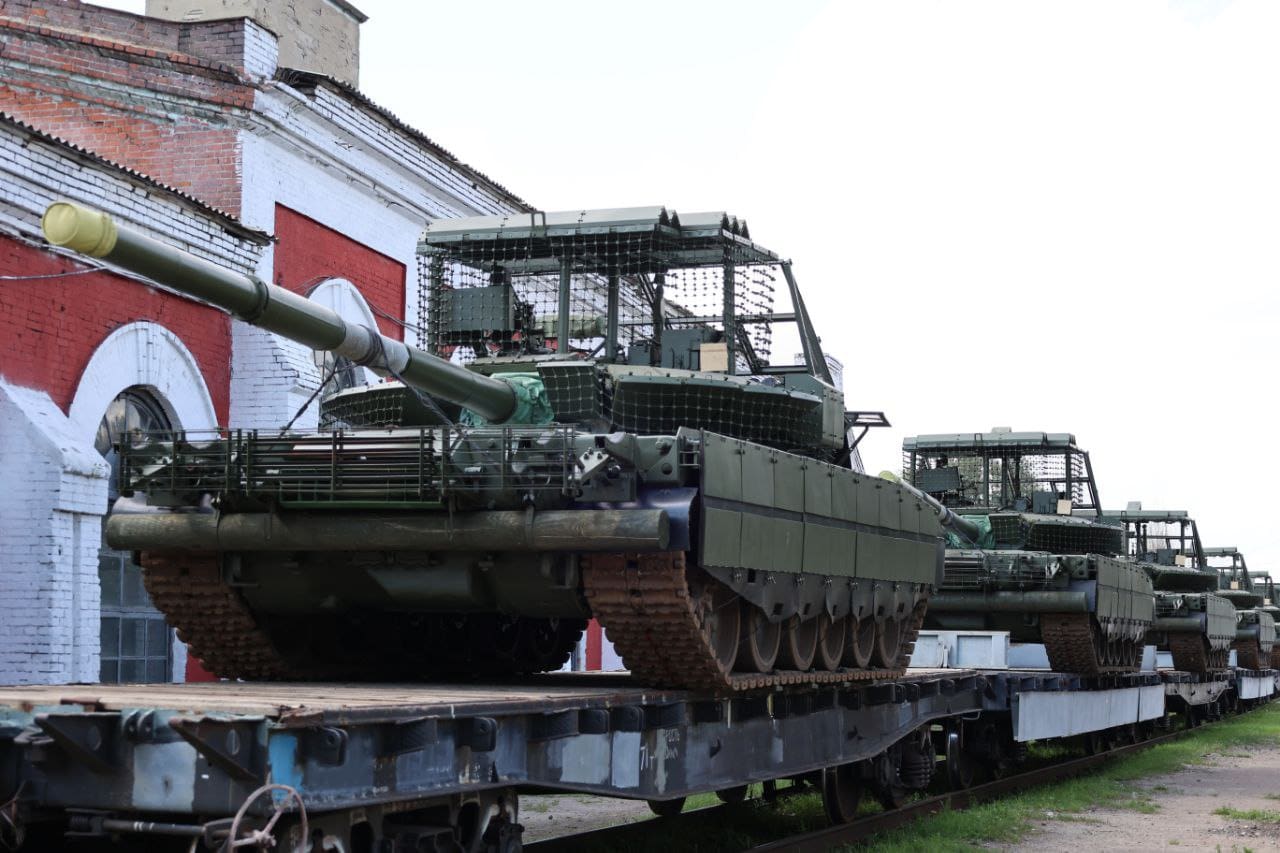 The Russian Ground Forces receive a new batch of T-80BVM tanks equipped ...