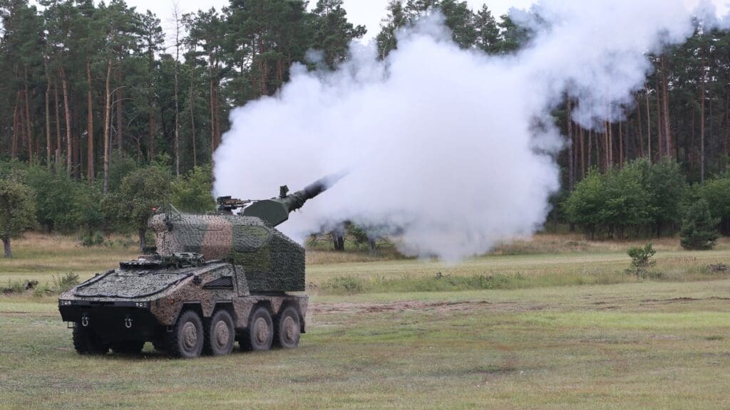 Germany prepares to deliver the first RCH-155 self-propelled howitzers ...