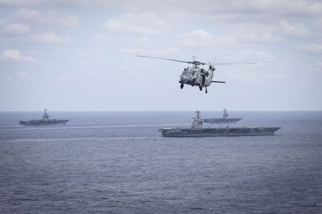 Los portaaviones USS Dwight D. Eisenhower, USS Harry S. Truman y USS ...