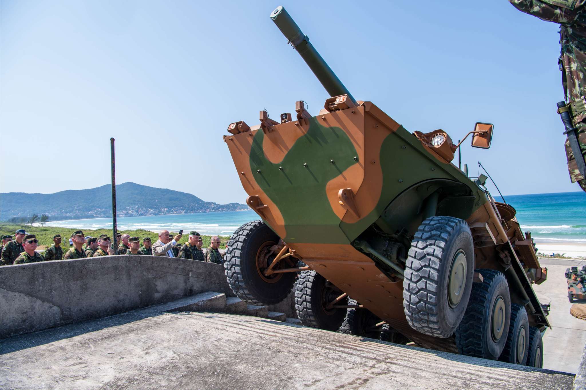 El Ejército Brasileño sometió a pruebas y demostraciones a su nuevo VBC ...