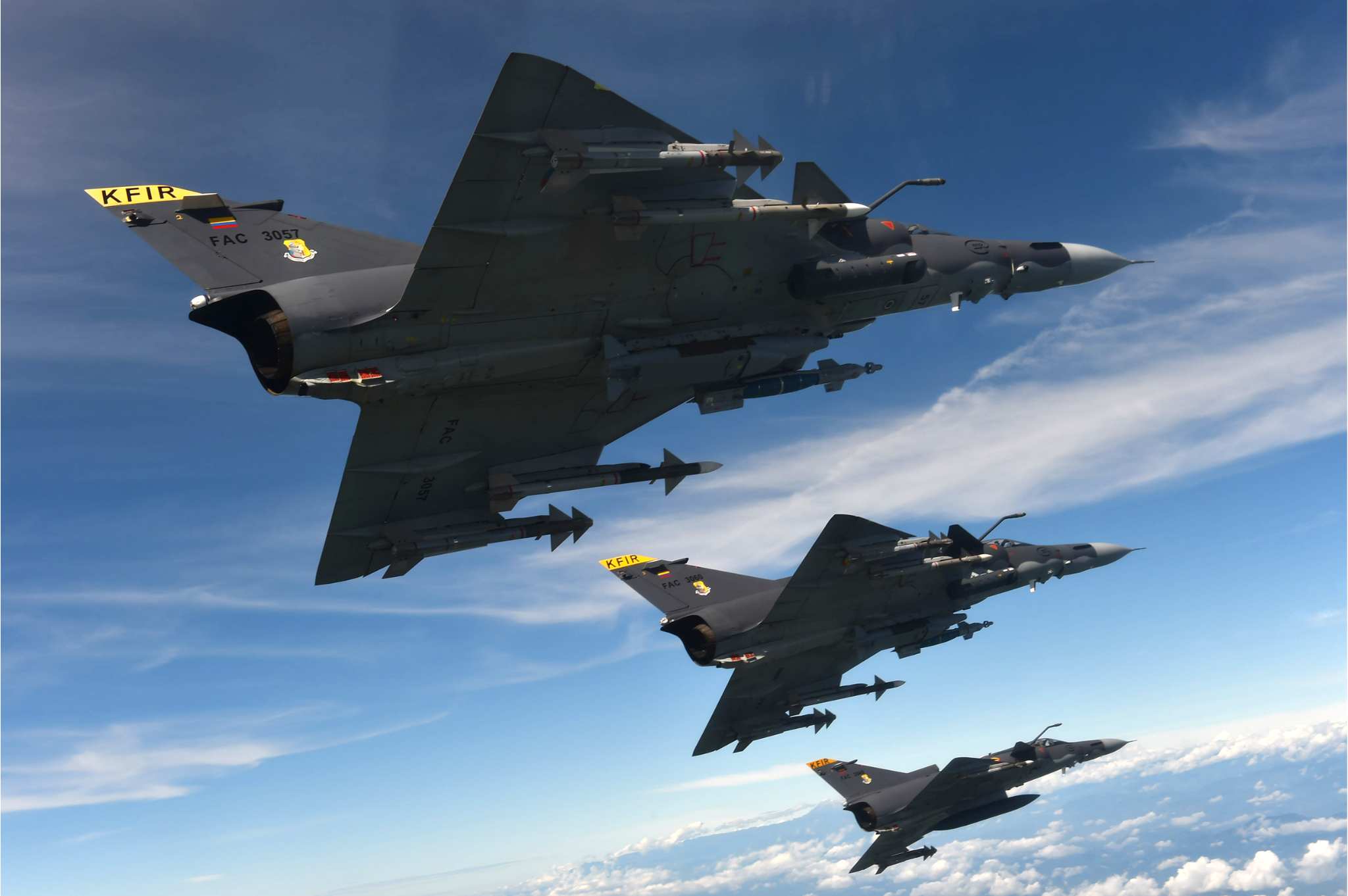 Los Kfir de la Fuerza Aérea Colombiana realizaron vuelos de entrenamiento y patrullaje sobre ...