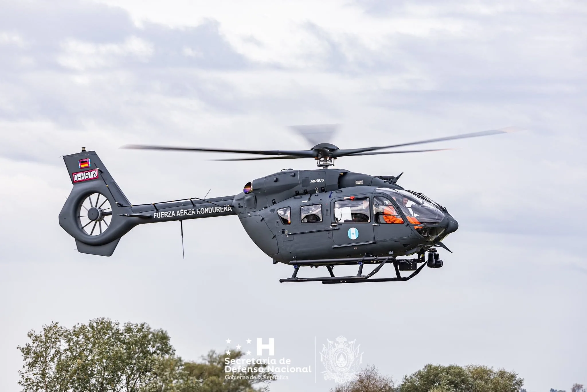 La Fuerza Aérea de Honduras recibe sus primeros dos helicópteros Airbus H145 en Alemania