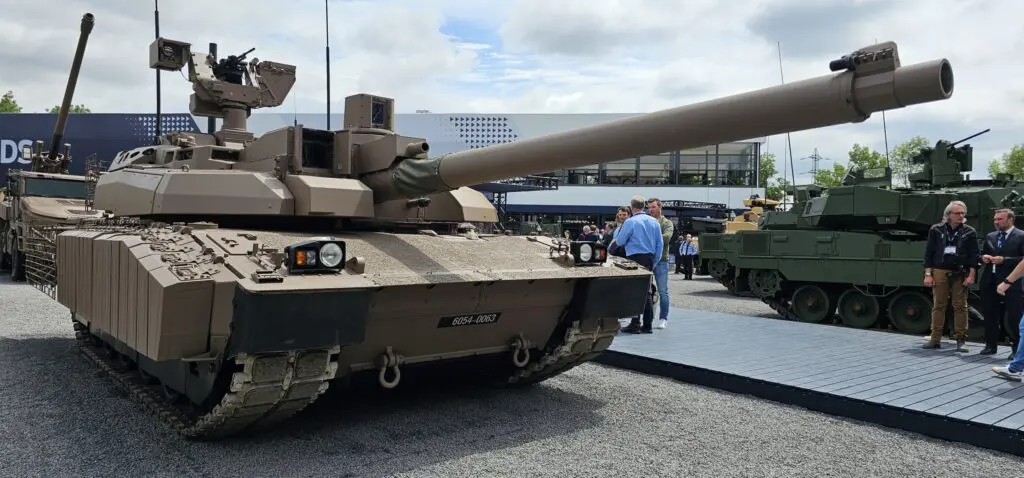 The French Army is advancing in the incorporation of its new modernized Leclerc XLR tanks