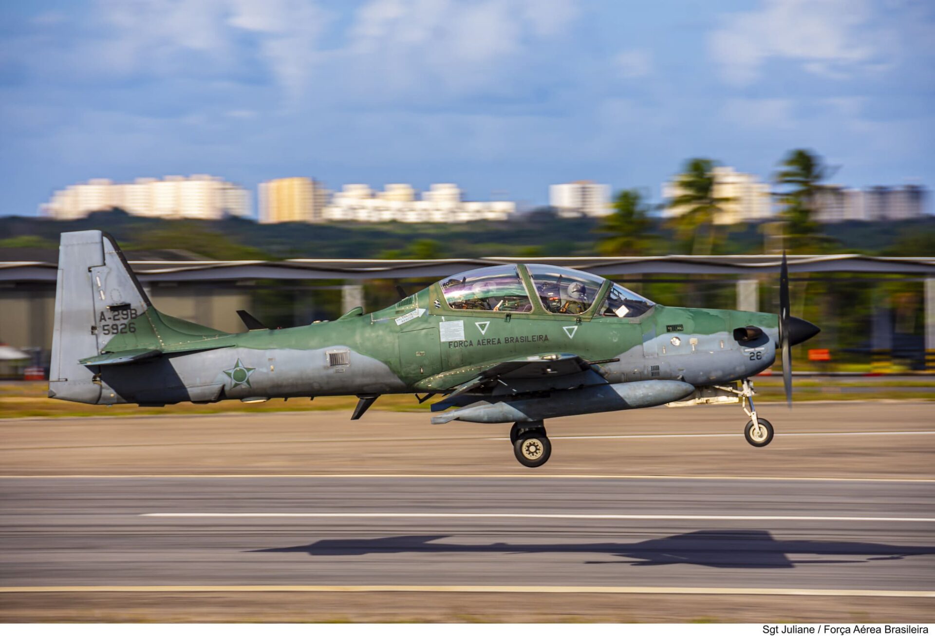 Embraer confirma la venta de 12 nuevos aviones de ataque A-29N Super Tucano para la Fuerza Aérea ...