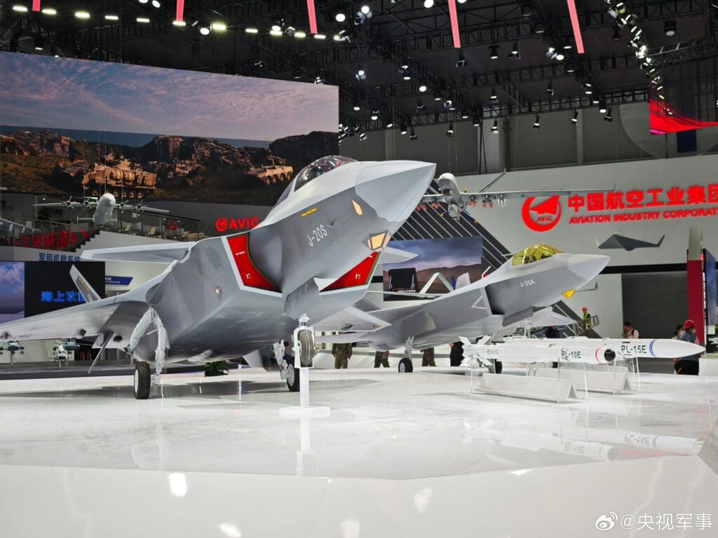 Es develada una nueva versión del misil de largo alcance PL-15E para los cazas furtivos J-20 y J ...