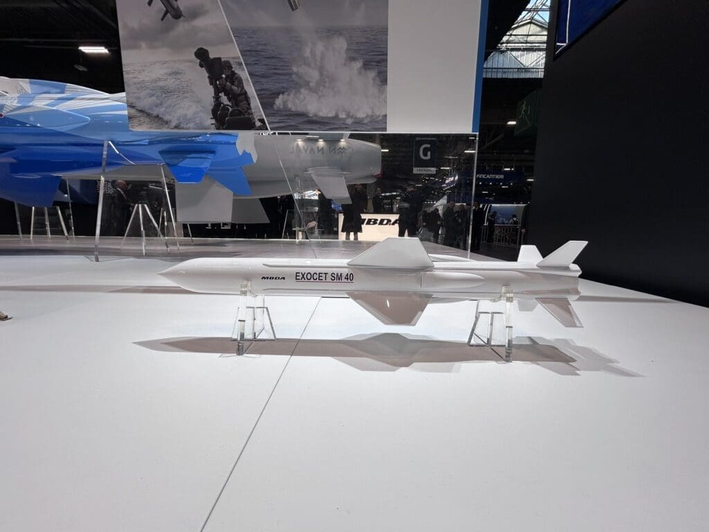 MBDA presenta al nuevo misil antibuque de lanzamiento submarino SM-40 ...