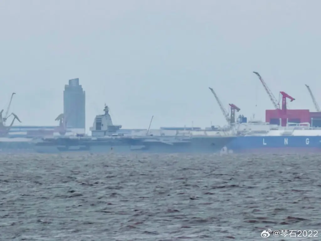The Fujian aircraft carrier of the Chinese Navy began its fifth sea ...