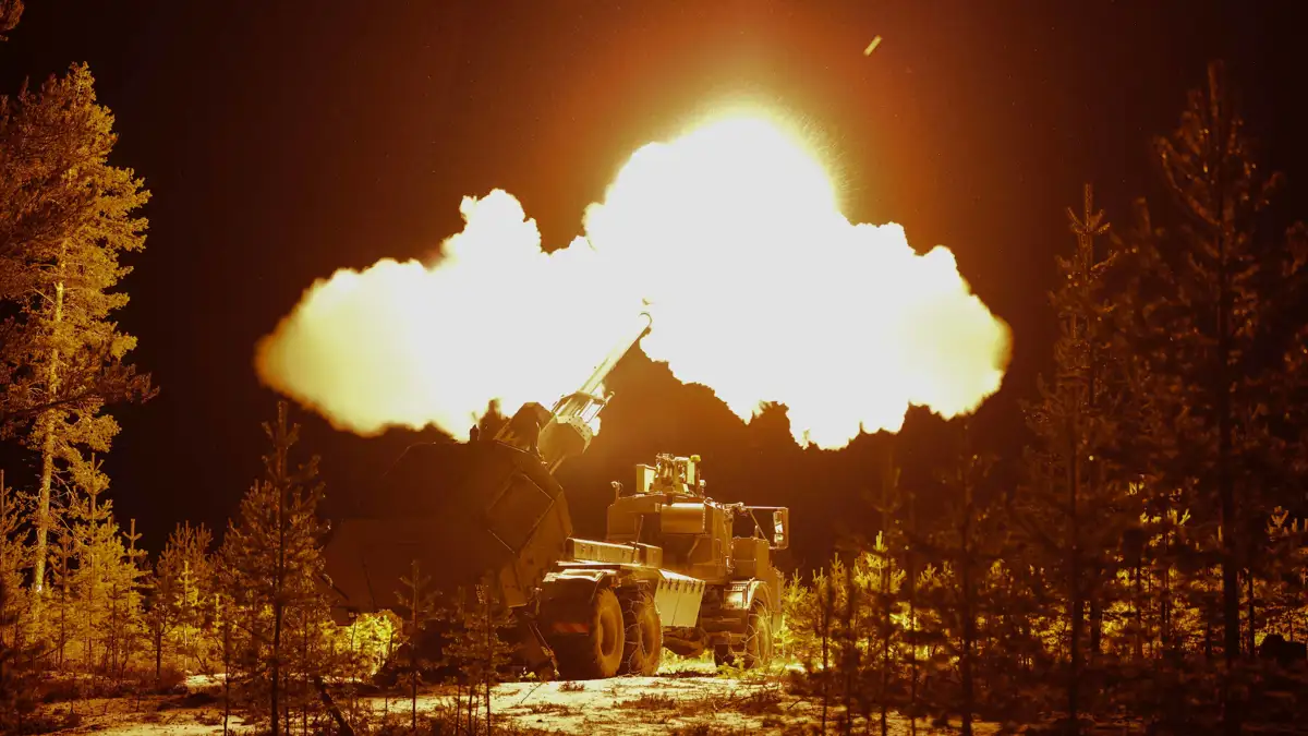 El Ejército Británico demuestra por primera vez en Finlandia las capacidades de su nuevo obús ...