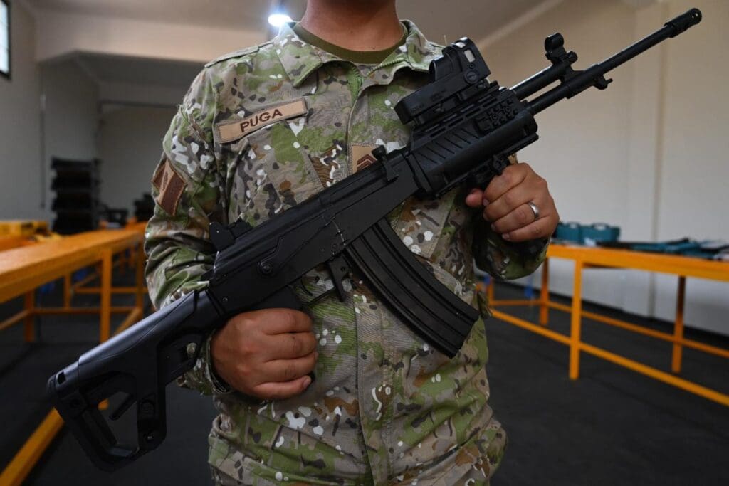 FAME SAC concretó la entrega de los 10.000 nuevos fusiles IWI ARAD 7 al Ejército del Perú